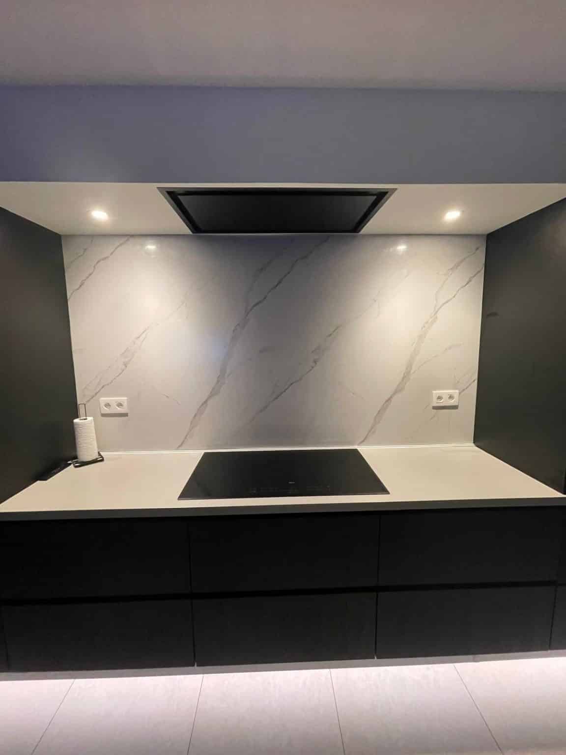 Wandverkleidung - Wandpaneele in Marmoroptik aus PVC - weiß grau in ...